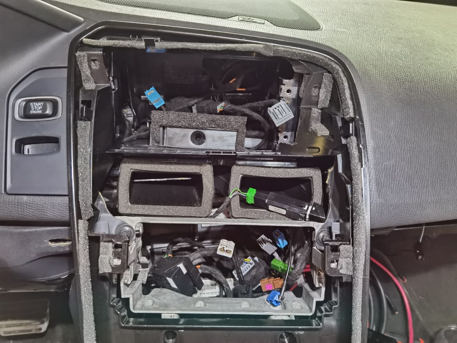 Установка мультимедиа IHU - VolvoMax